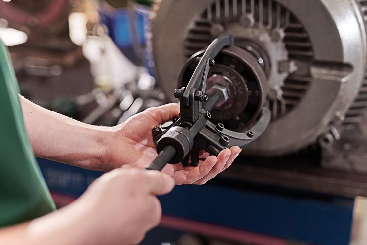 How to avoid damage during mounting and optimally align machines - UK Manufacturing